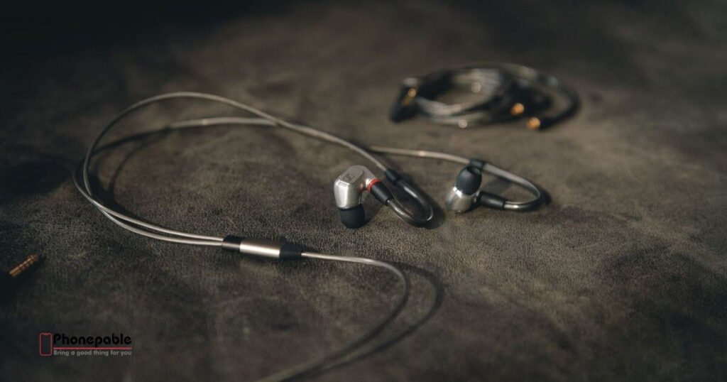 IEMs vs Headphones – Which One Is Right for You in 2025?